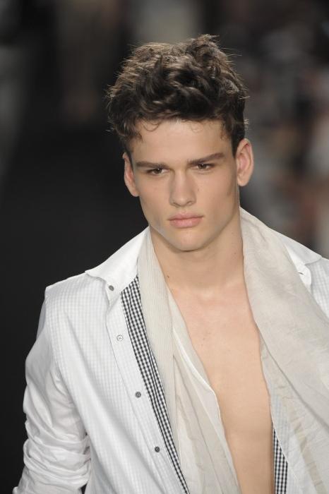 KORYVACUUM: Simon Nessman