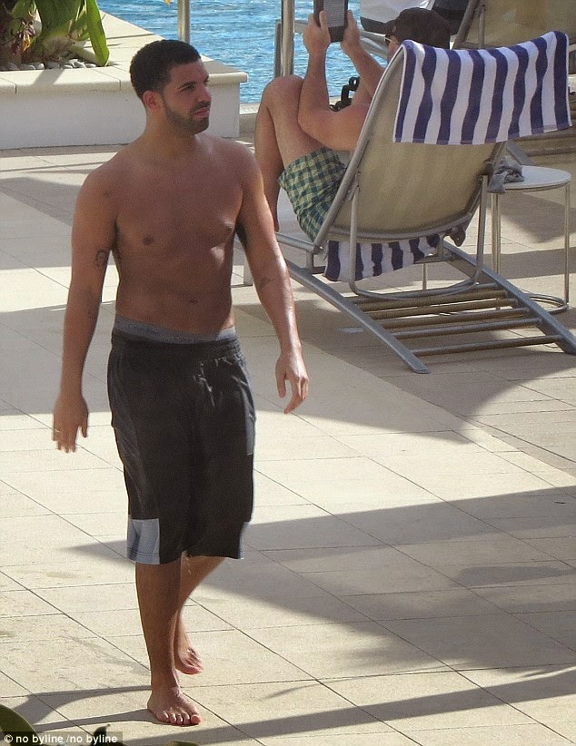 Drake shows off dramatic weight gain! | Lipstick Alley