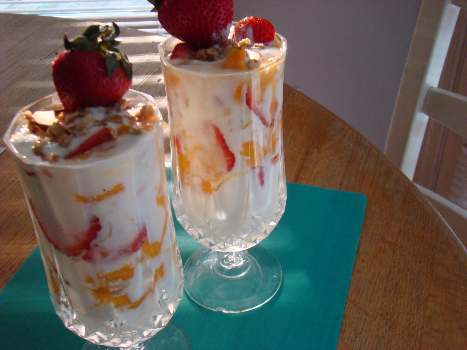 My Favorite Recipes Collection: Mango Strawberries Yogurt Parfait