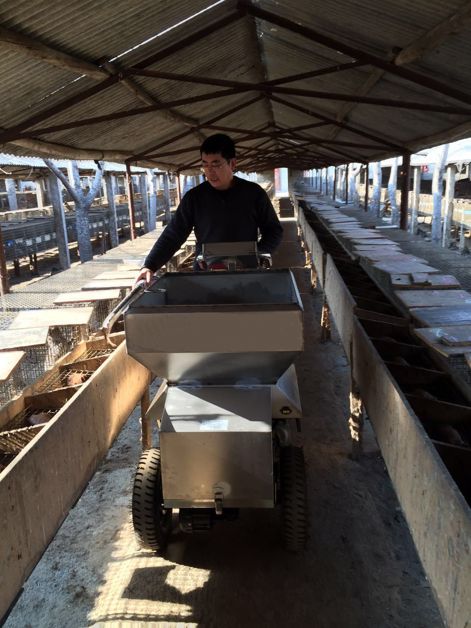 Mink Feeding Machine