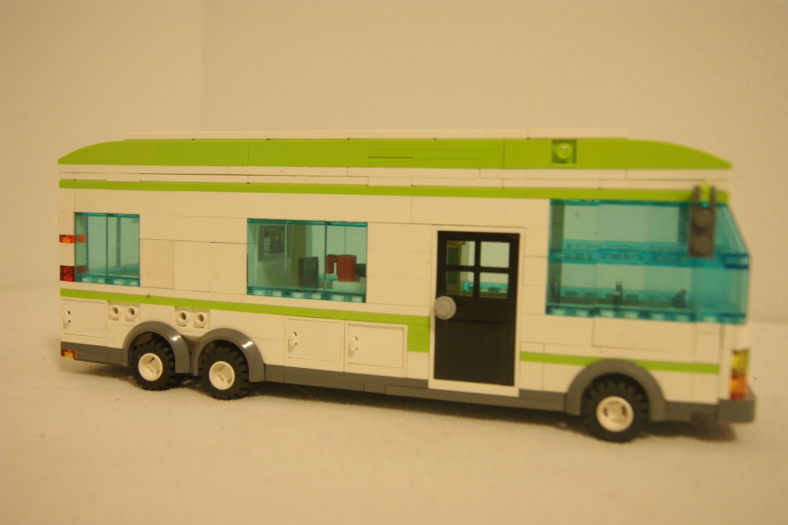 Lego Creations: motorhome