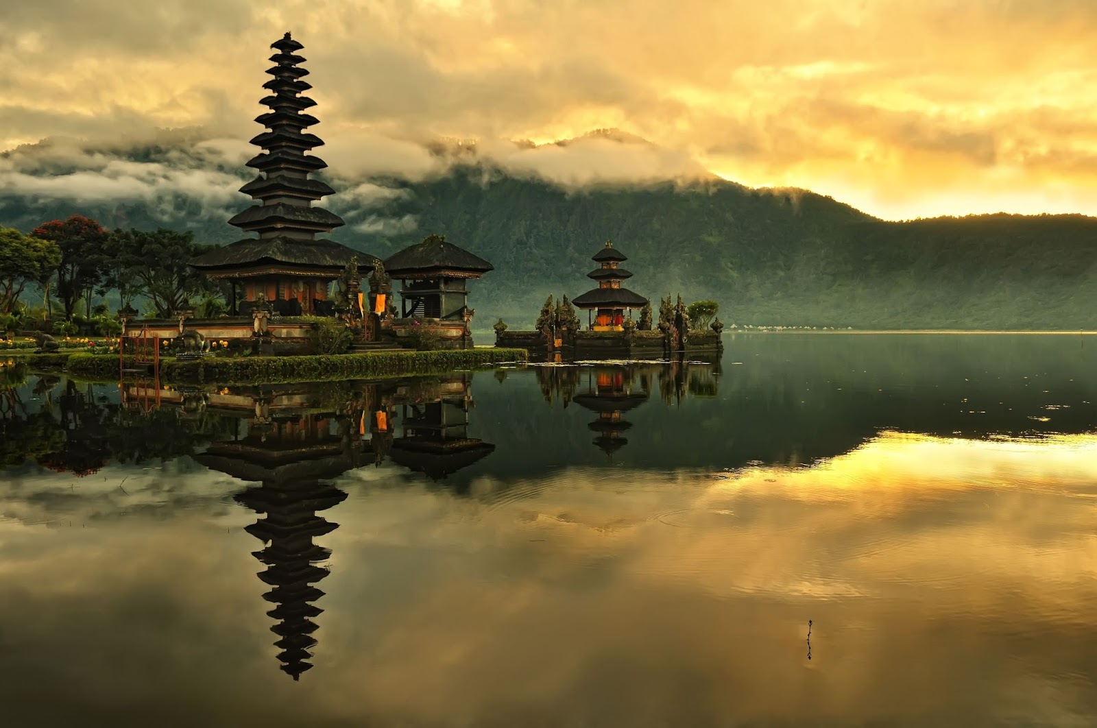 Danau Beratan - Indonesia TourisM
