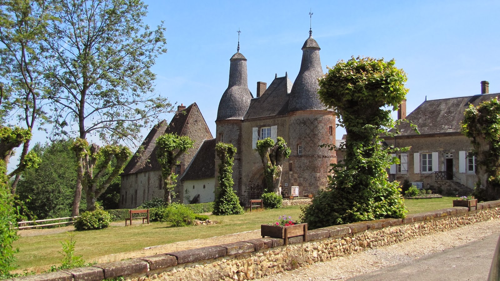 Le Bibliothécaire: ARVILLE, LA MAGIE D'UNE COMMANDERIE