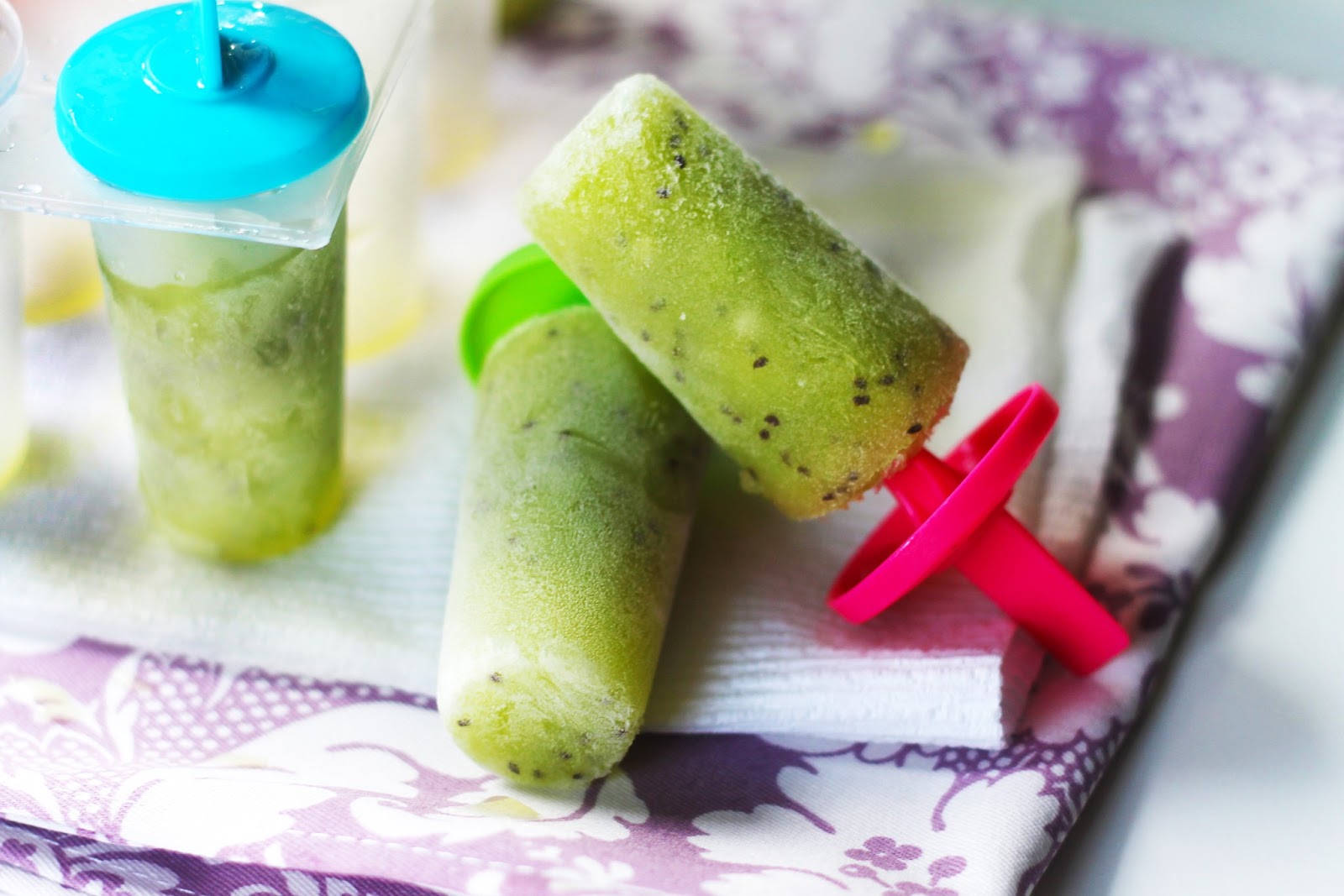Forking Up: Summer Poptails - Kiwi Moscato Wine Pops