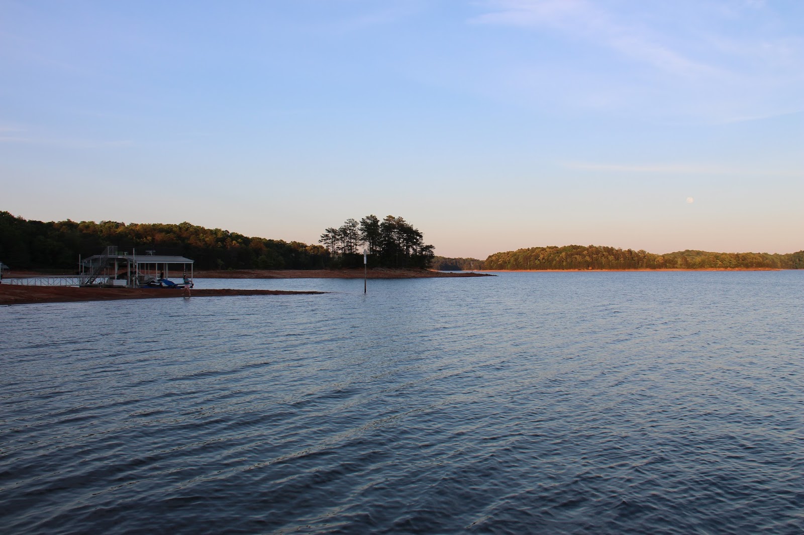 Cadernos de viagem: Lago Lanier: um lago artificial … que parece natural