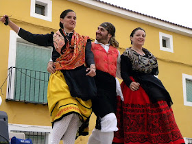 17 Spanish Traditional Dresses That Represent Our Culture | atelier ...