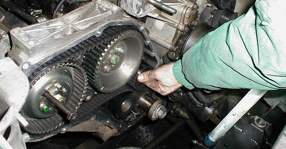 Quand et comment remplacer sa courroie de distribution ? - Conseils ...