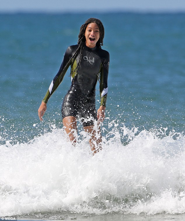 Willow Smith is now 17 ... and now looking like a super model (photos)