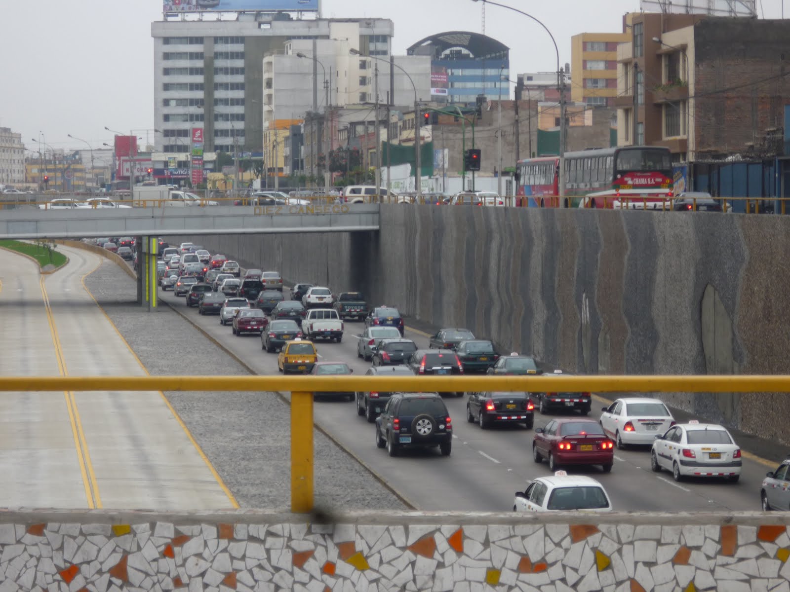 Edificio Ricardo Palma de Surquillo en Lima - Perú: Vistas exteriores