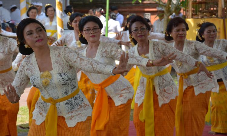 Rejang Renteng, Tarian Khas Nusa Penida yang Kini "Ngetrend" di Bali ...