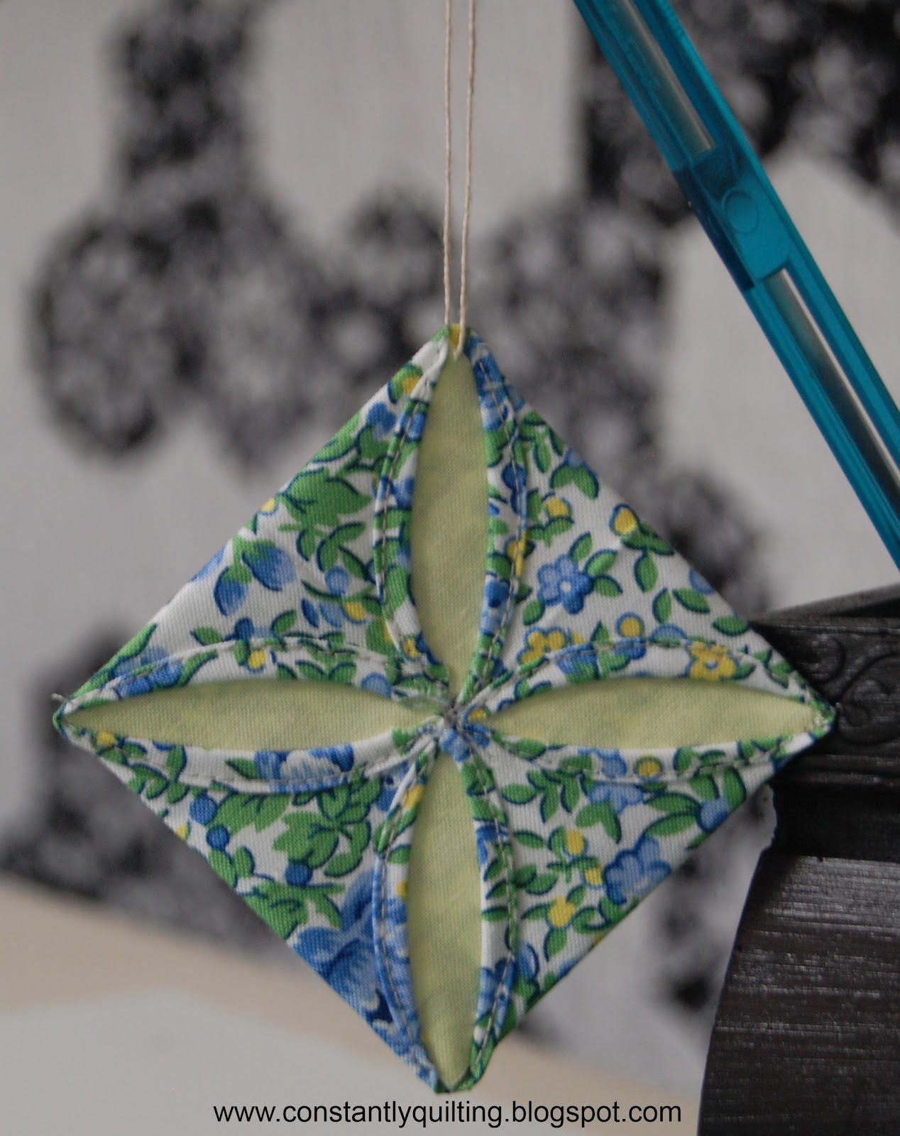 SunFlower Seeds: Cathedral Windows Ornament Tutorial