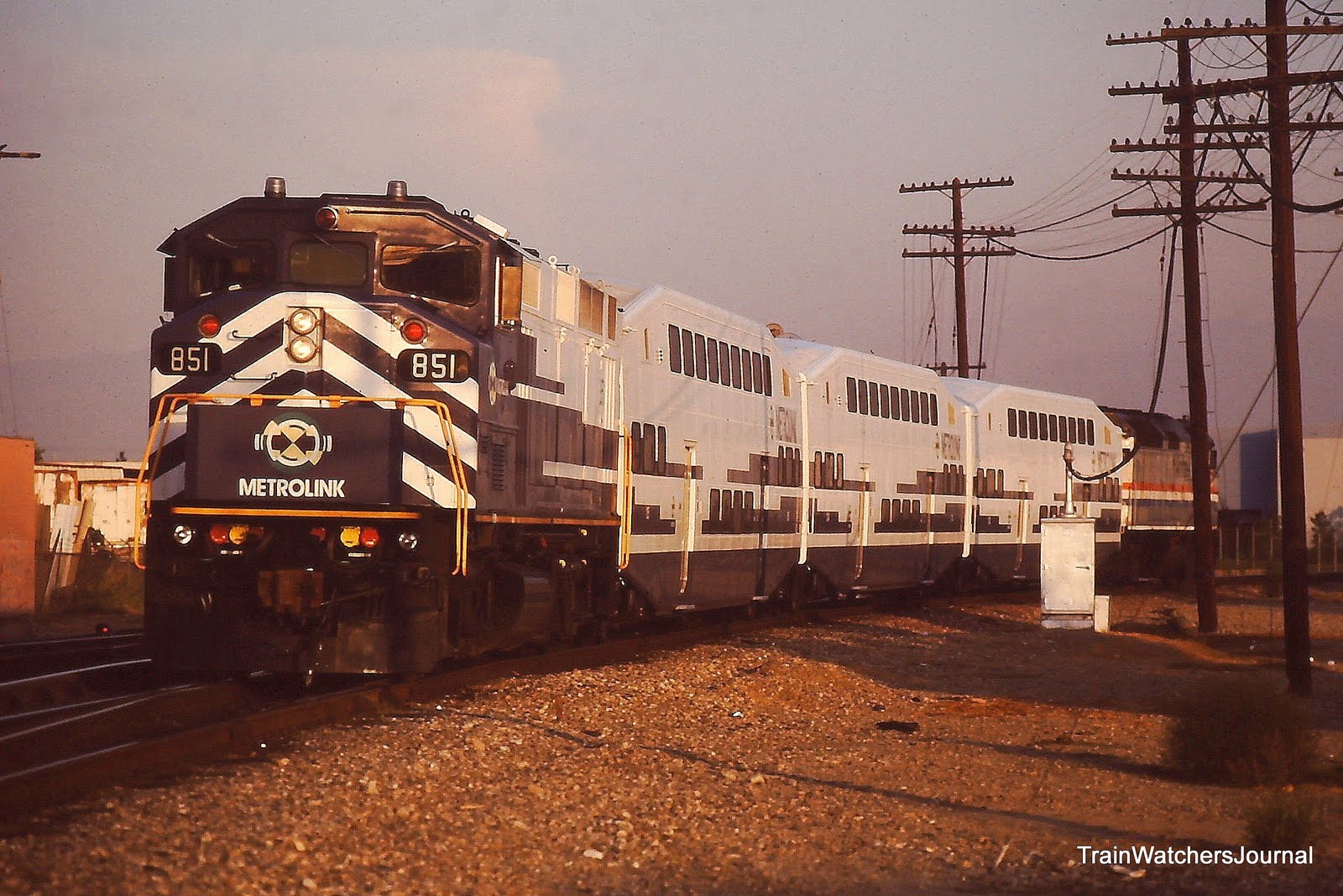 TrainWatchersJournal: Paean to Periwinkle - Metrolink 1992