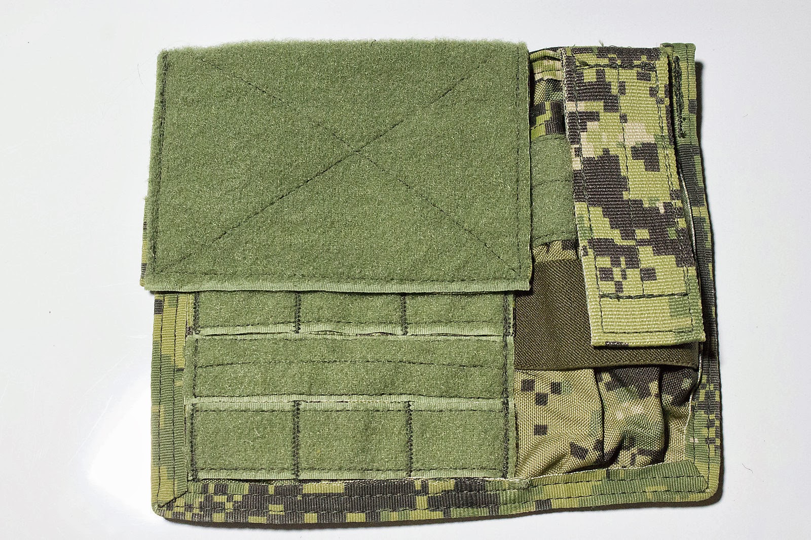 Webbingbabel: Eagle Industries Admin Pouch w/ Flash.Holder AOR2 / 2011
