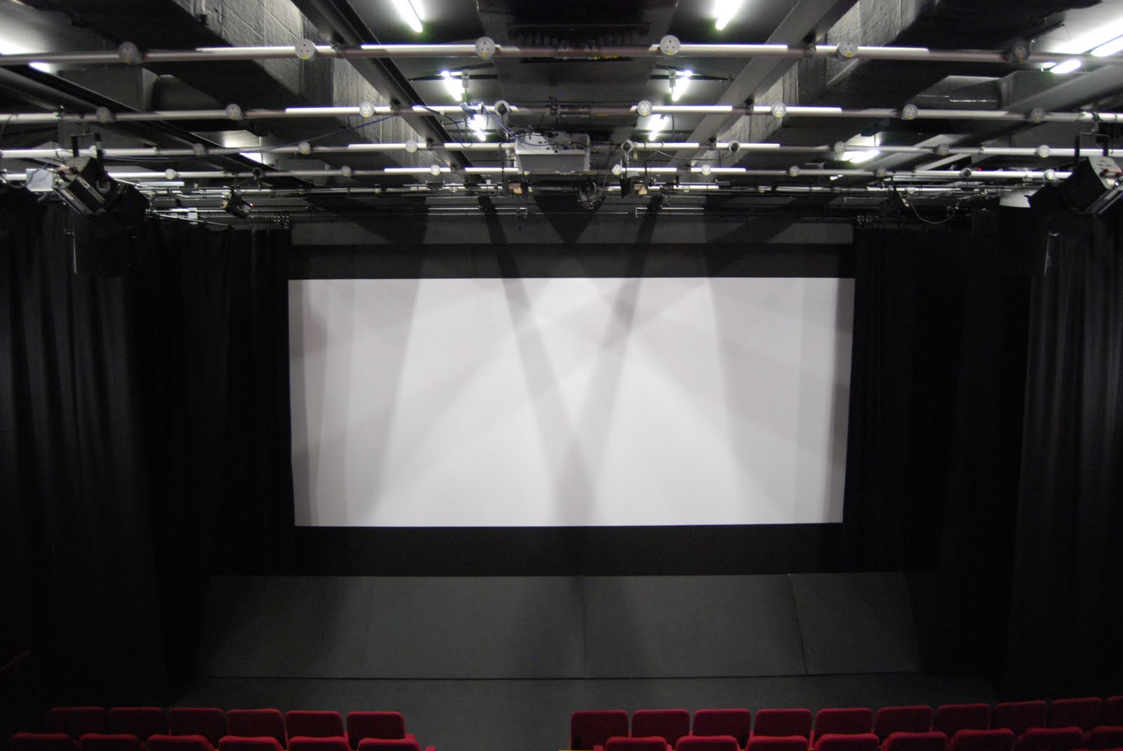 Cinema and the Gallery: August 2011