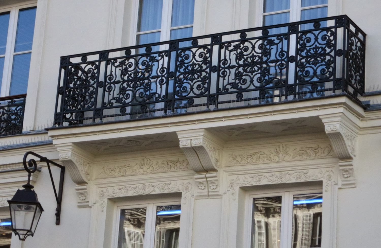 Combien ça porte ?: Balcons - Paris - Consoles en pierre