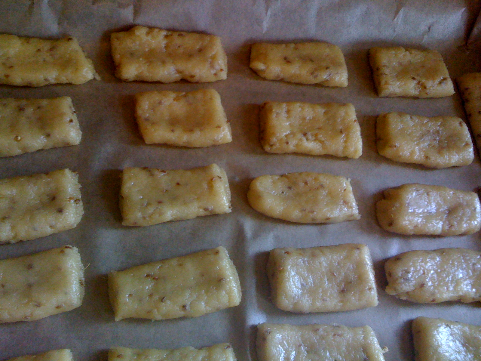 Nad's Treasured Recipes: Bascot bil Yansoun ( Aniseed Biscuits)