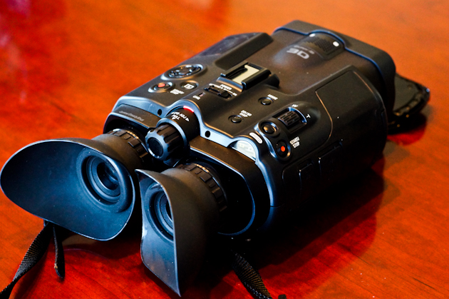 SHAREZONE TECH: Sony's Digital Binoculars for Rs 1,50,000
