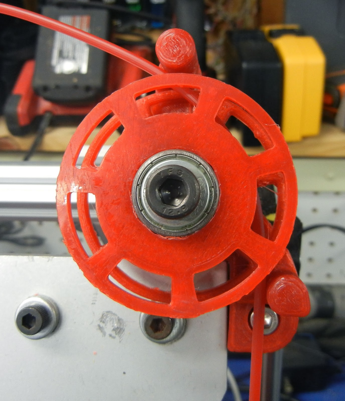 Buildin' Projects: Improved Filament Guide