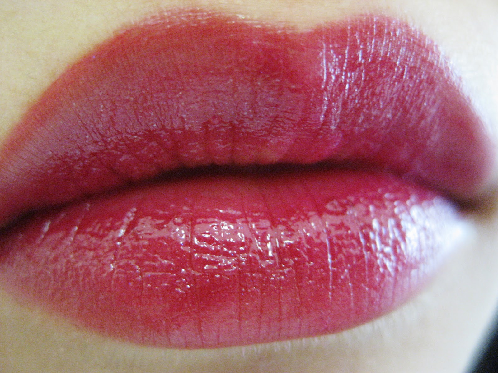 Lily not Louise: Shiseido Shimmering Rouge Lipstick Review