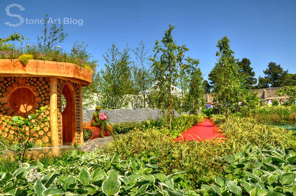 Stone Art Blog: Roses are RED. The use of red in the landscape.