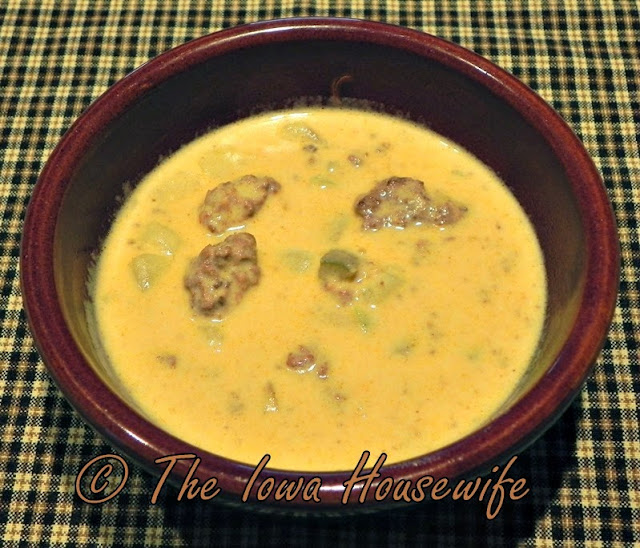 The Iowa Housewife: Cheeseburger Chowder with Hamburger Mix