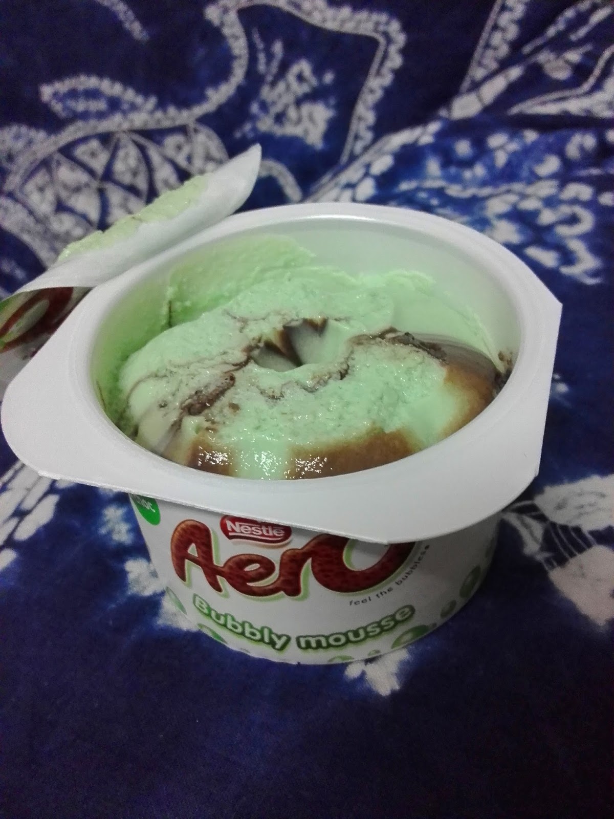 Supersupergirl's Food Reviews: Nestle Mint & Choc Aero bubbly mousse