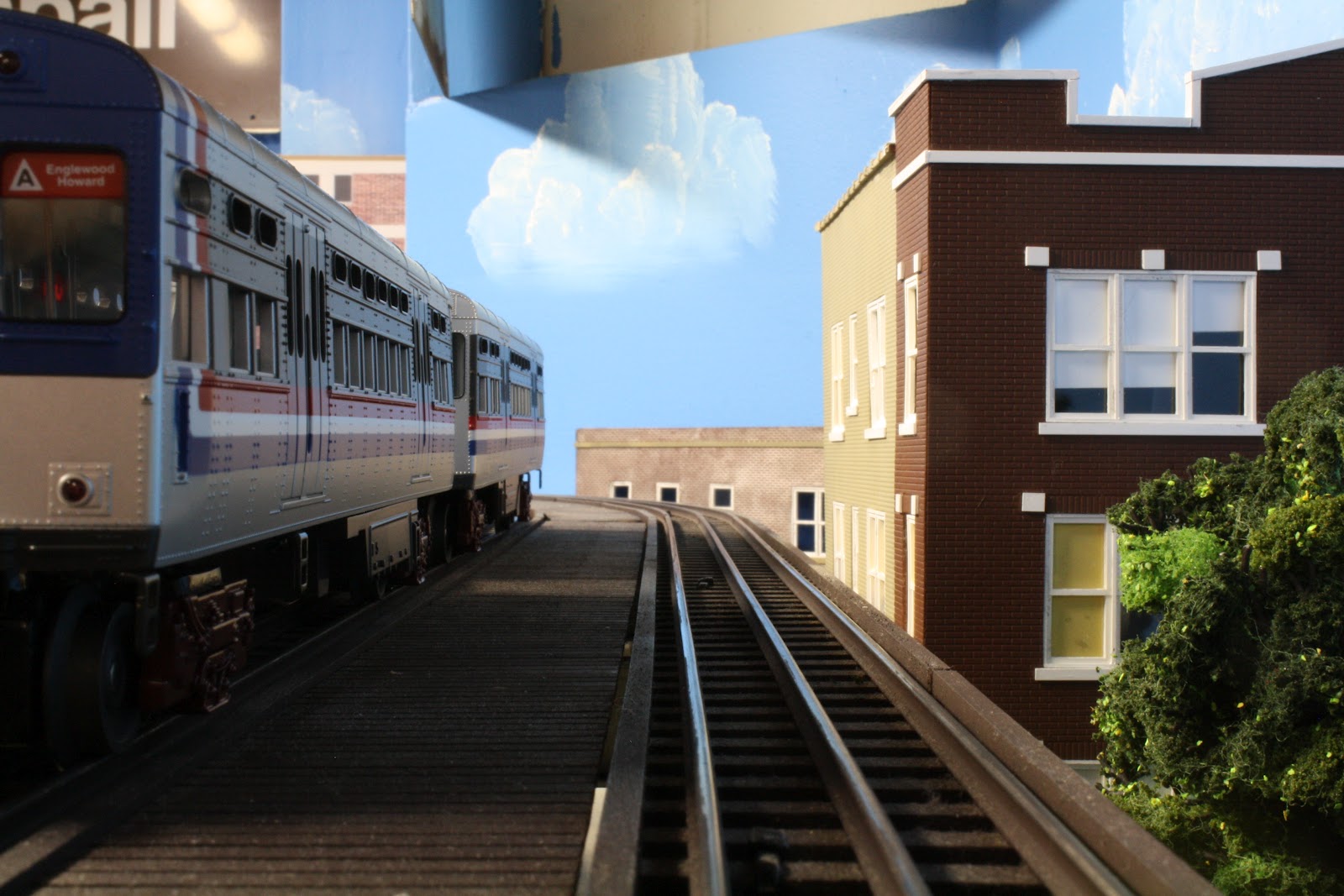 CTA O Scale L Layout: MTH 6200 Bicentennials