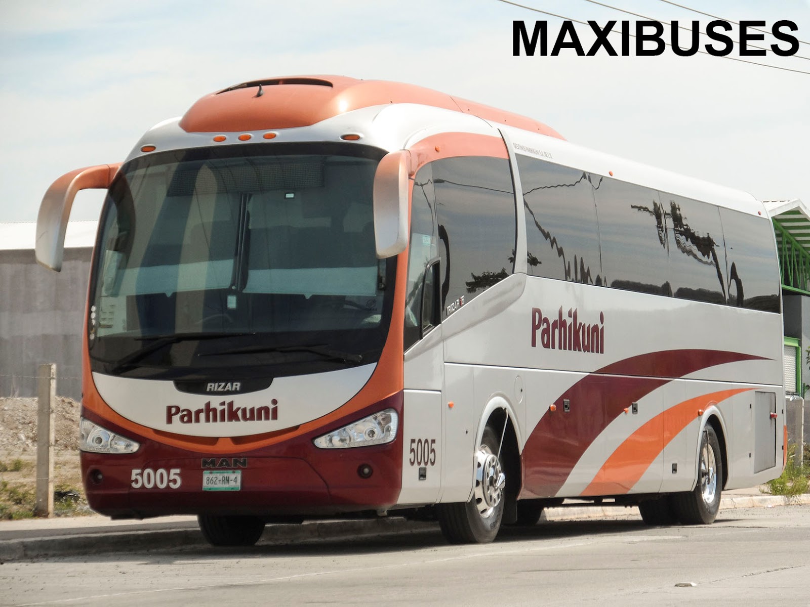 MAXIBUSES: DESTINOS PARHIKUNI, DIVISIÓN TURÍSTICA (TURISMO)