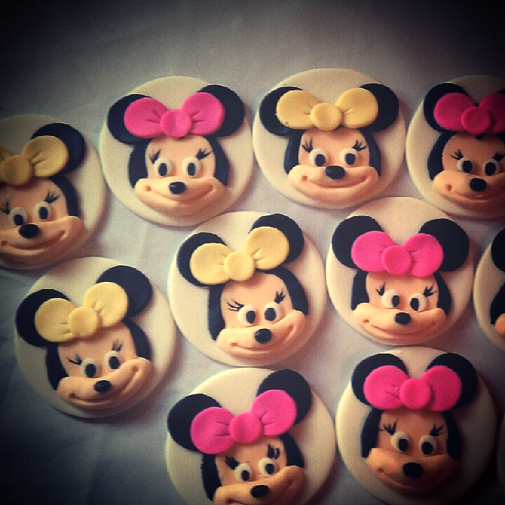 Sweet Cakes: Minnie Mouse Cupcake Toppers