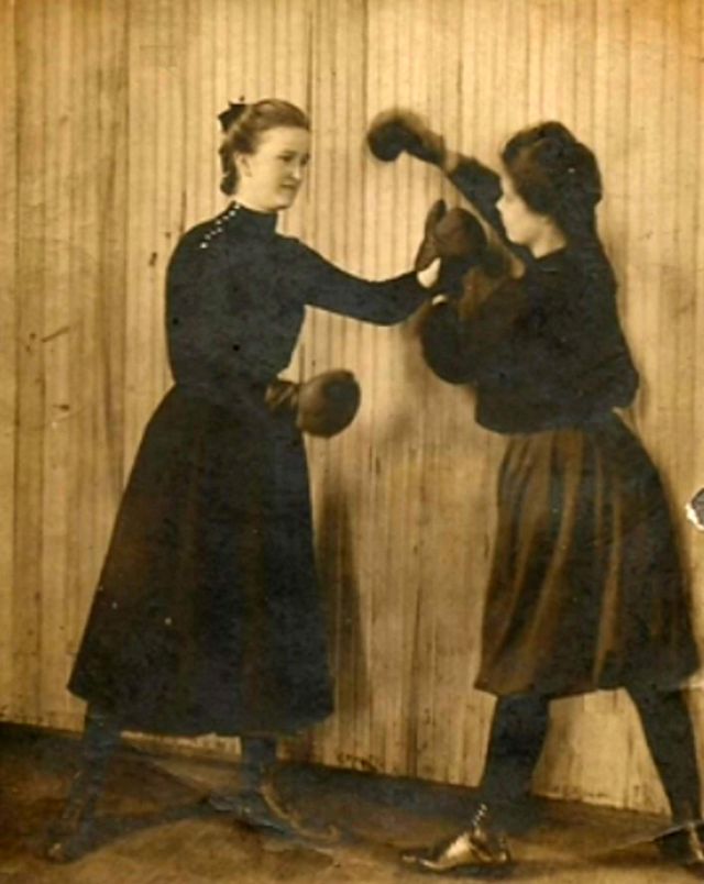 26 Hilarious Pics That Show Female Fighters From the Late 19th and ...