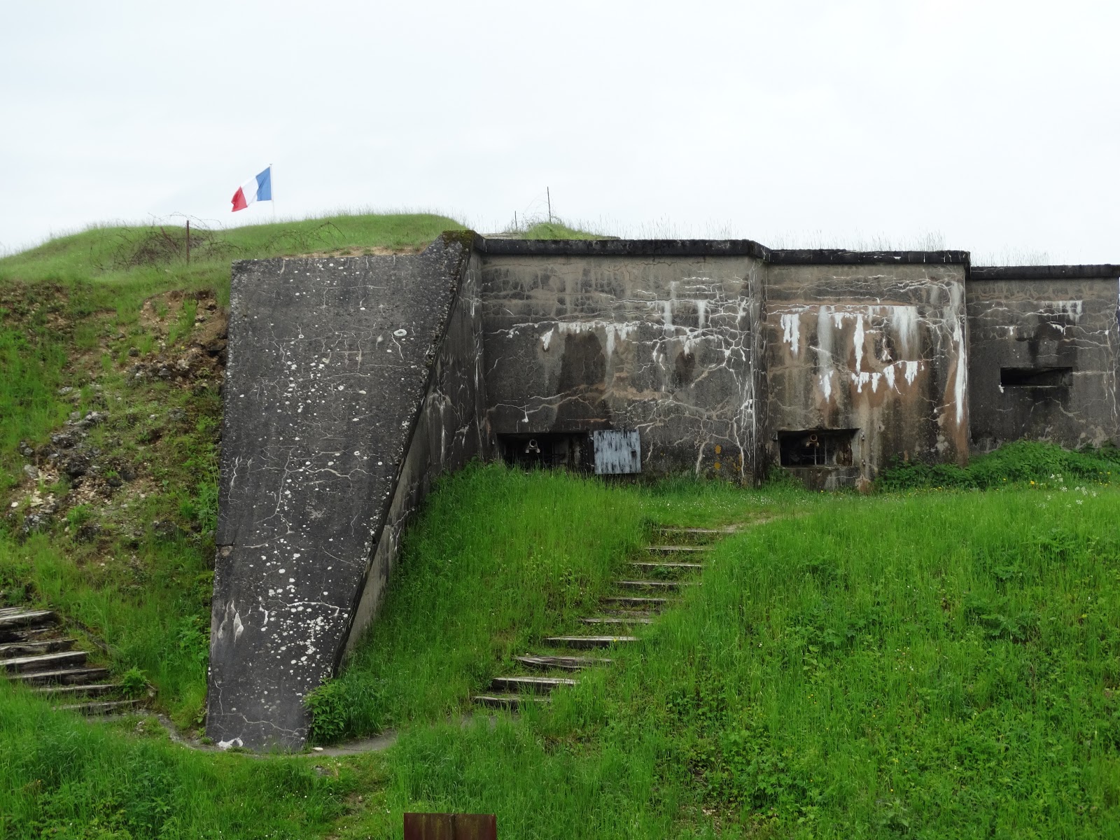 Tour of WW1 and WW2 battlefields: Fort Vaux - amazing story NOW with Pix