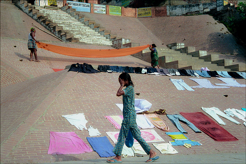 Silviu Pavel : india. washing instructions (varanasi)