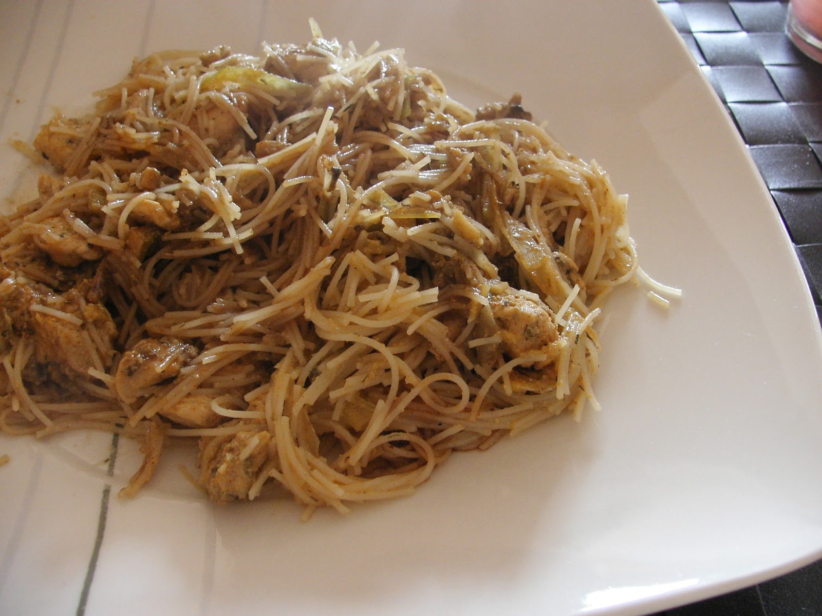 COCINAR SIN SAL: MIHOEN GORENG CON POLLO sin sal