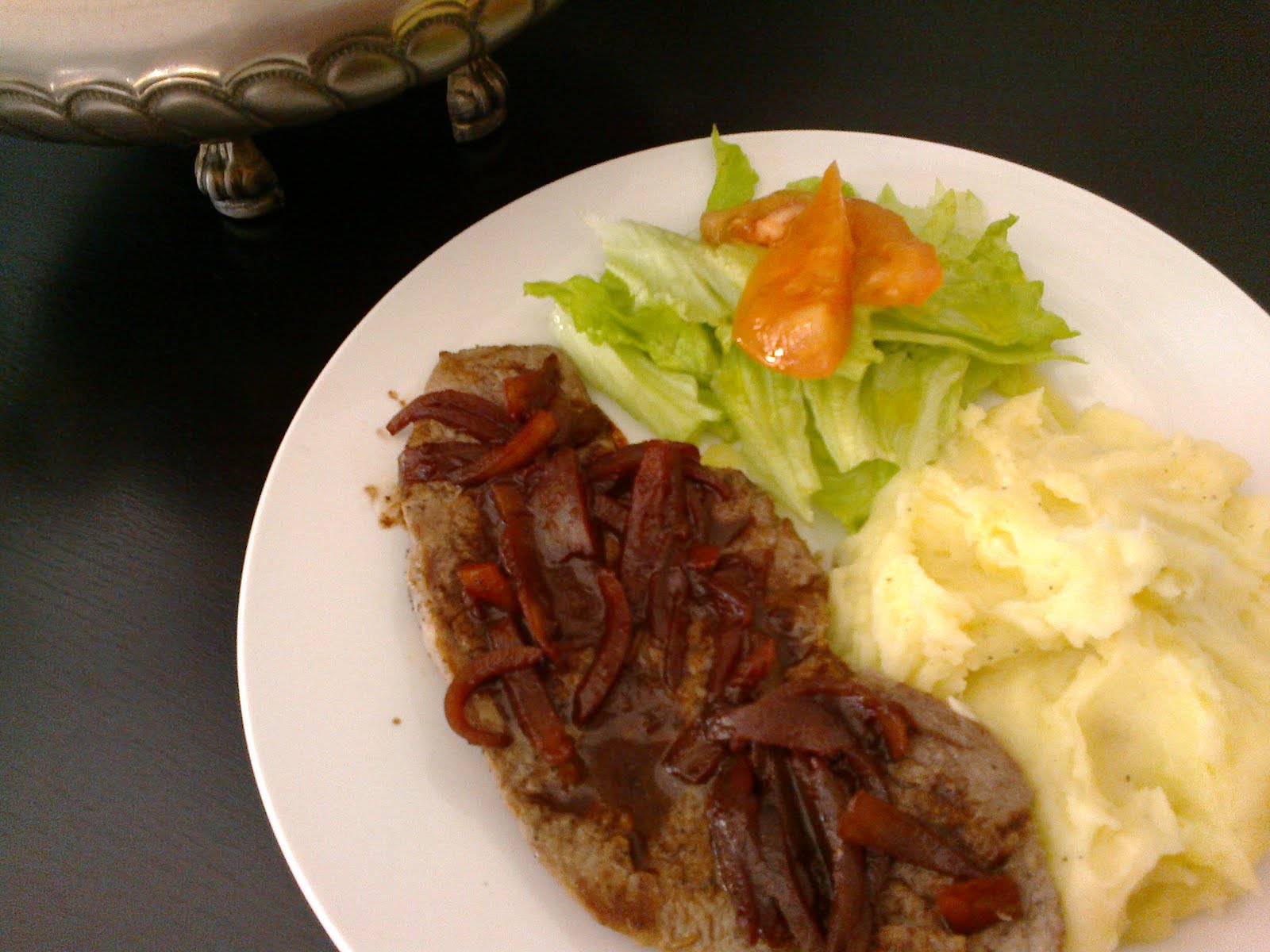 Guloso qb: Bife grelhado com molho acebolado