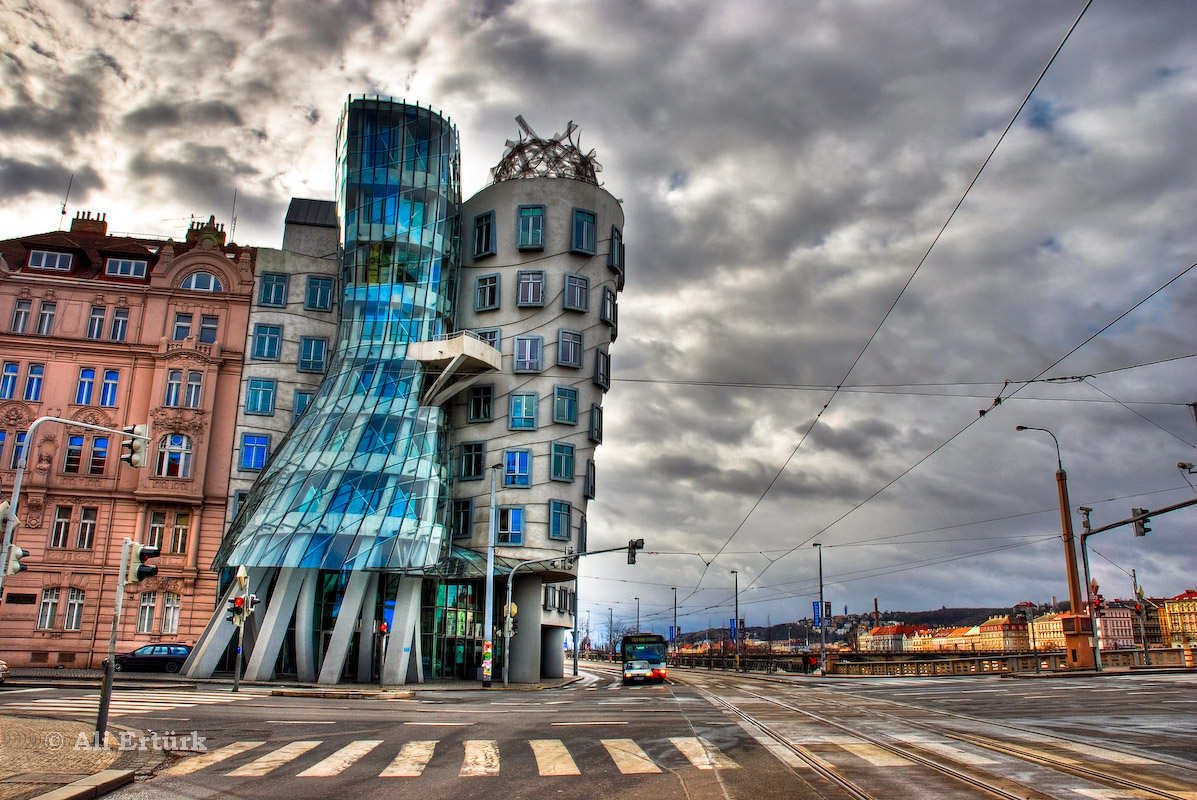 Art of Design: Dancing House ( Prague, Czech Republic )
