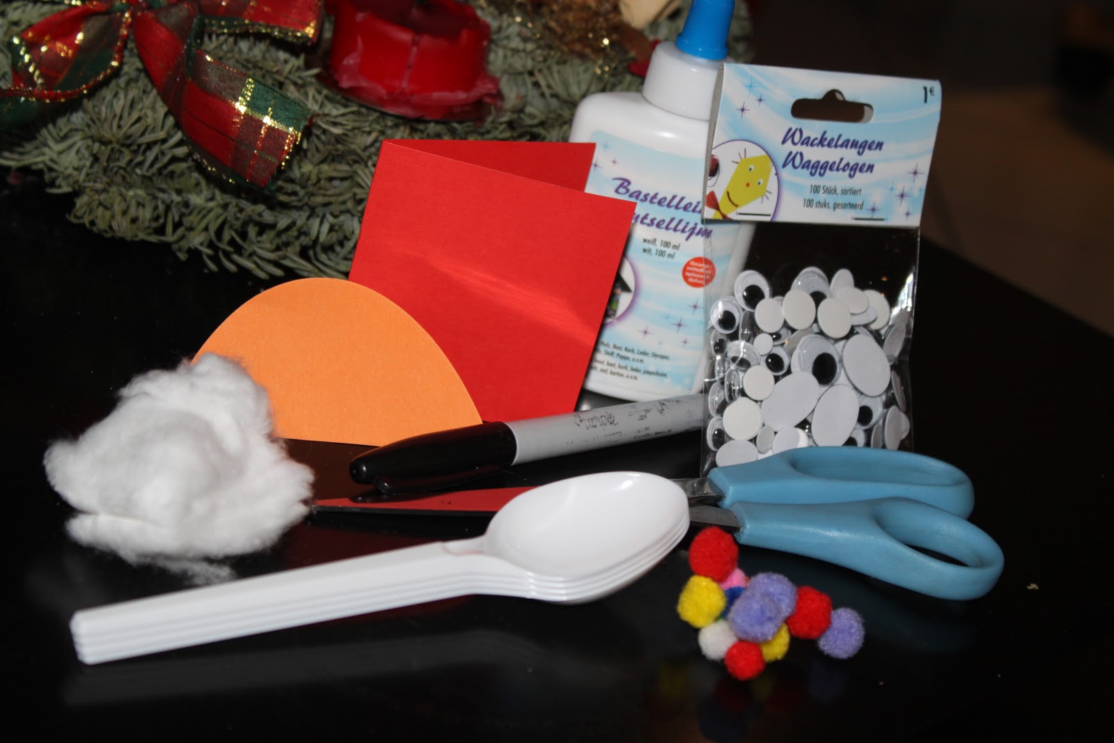 Tales of a Garlic and Onion Lover: Craft: Santa and Rudolph Spoons