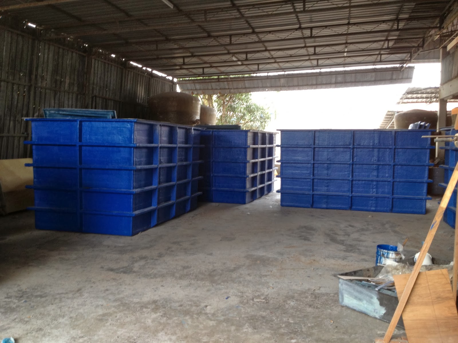 TS COMPOSITE RESOURCES: Blue colour fibreglass water storage tank