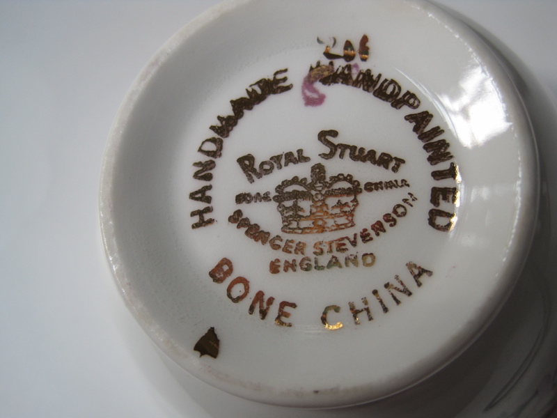 Tea With Friends: A new style of cup and saucer