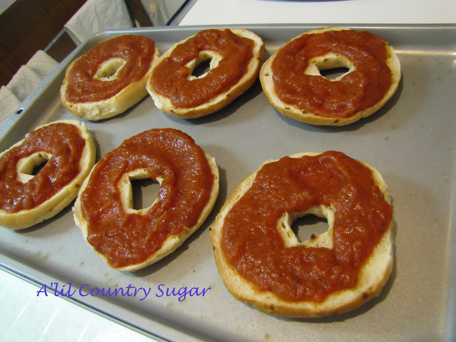 A'lil Country Sugar: Sometimes It's Gotta Be Quick: Onion Bagel Pizza