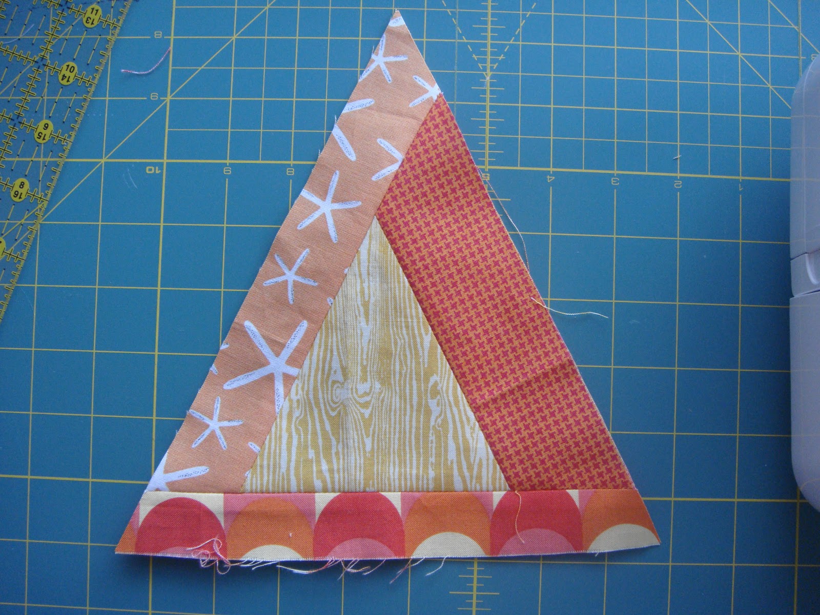 Sew Festive Handmade: Triangle Log Cabin Instructions