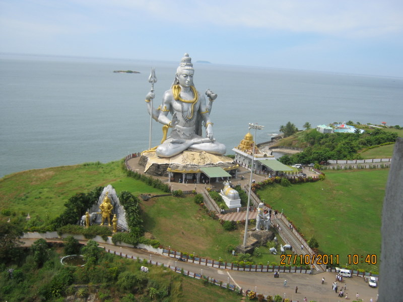 Murudeshwara Temple, Beach, Lord Shiva statue - eNidhi India Travel Blog