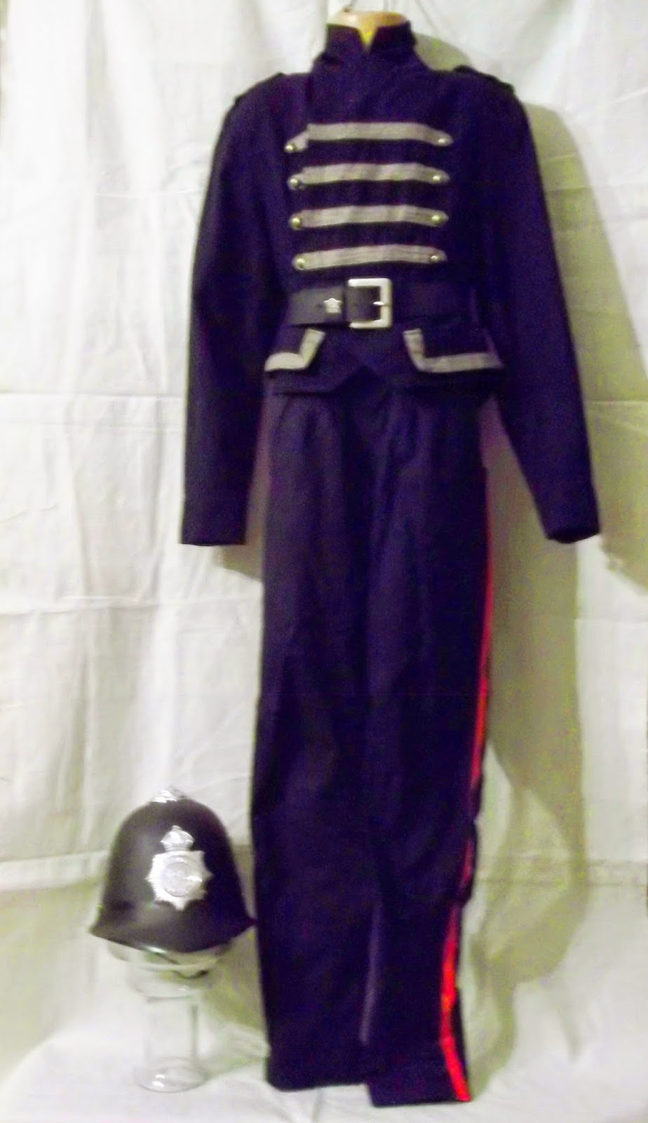 COSTUME MICHI MANOLE: Costum de politist englez. Jobene. Costum cu ...