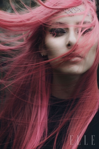 Agnes Krown: Exclusive backstage photos of Raiven's new music video