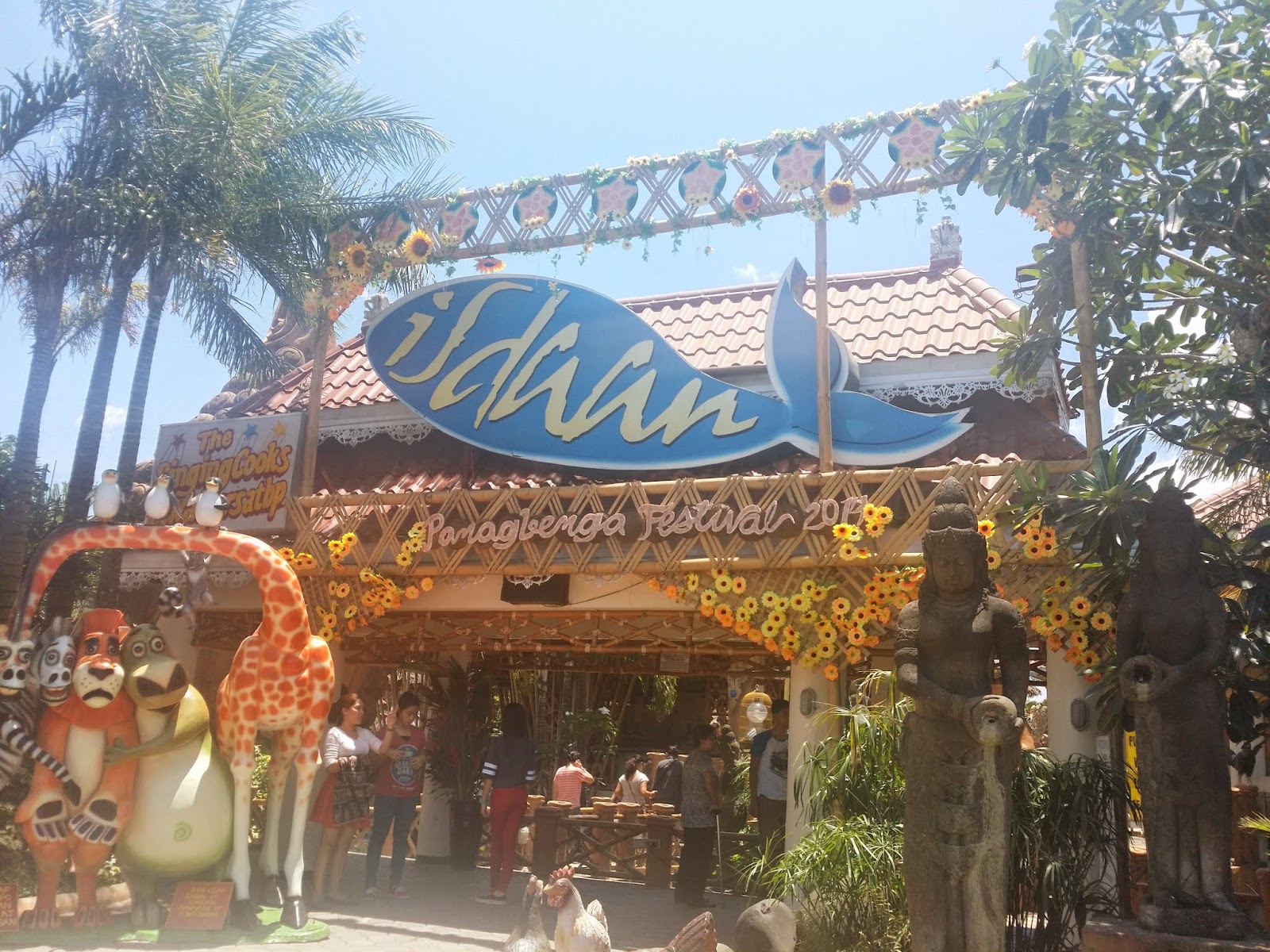 Lakwatserang Bulakenya: Isdaan Floating Restaurant: Laguna
