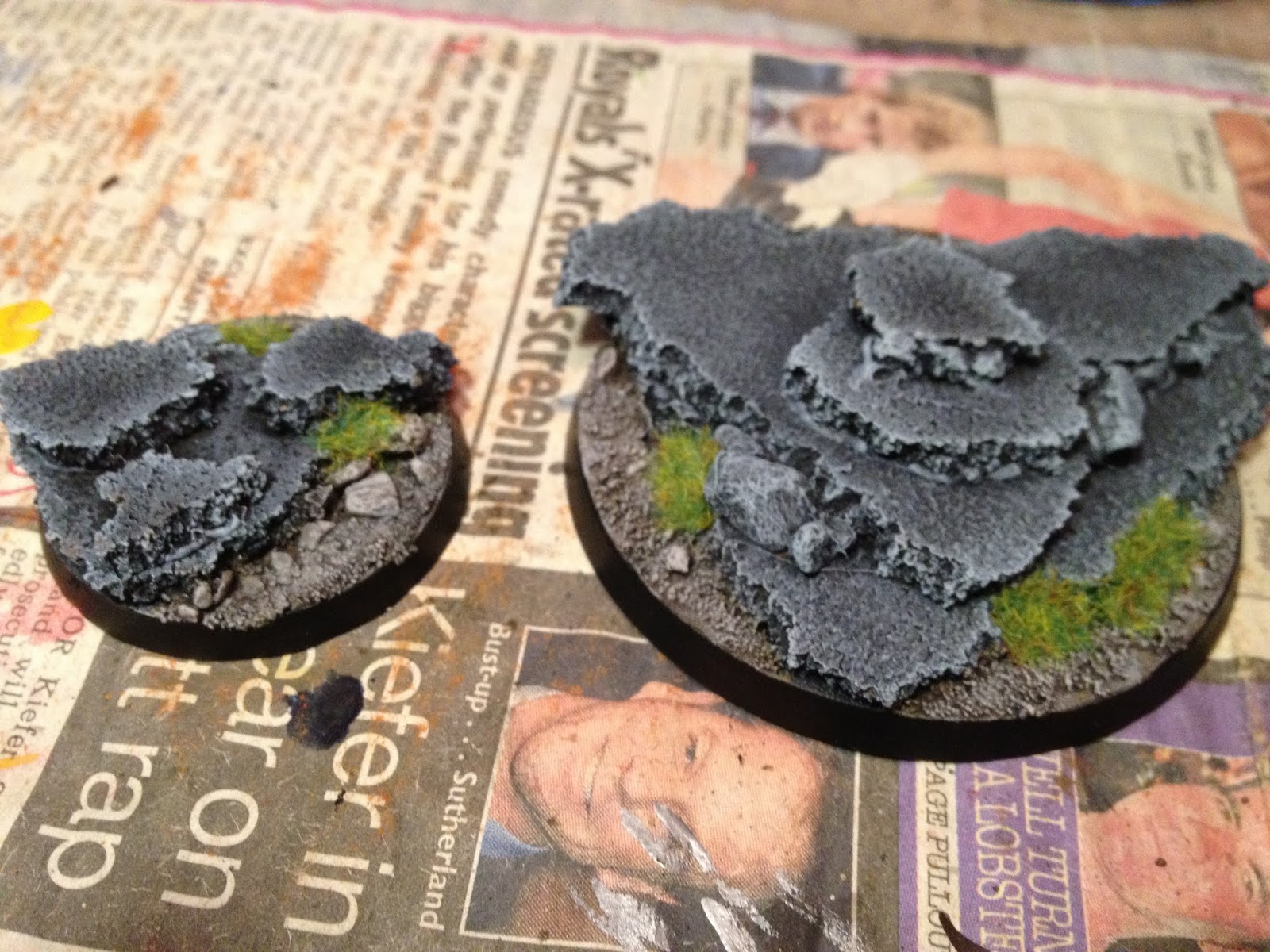 Master of a Thousand Things: Warhammer Scenery - Rocky Bases