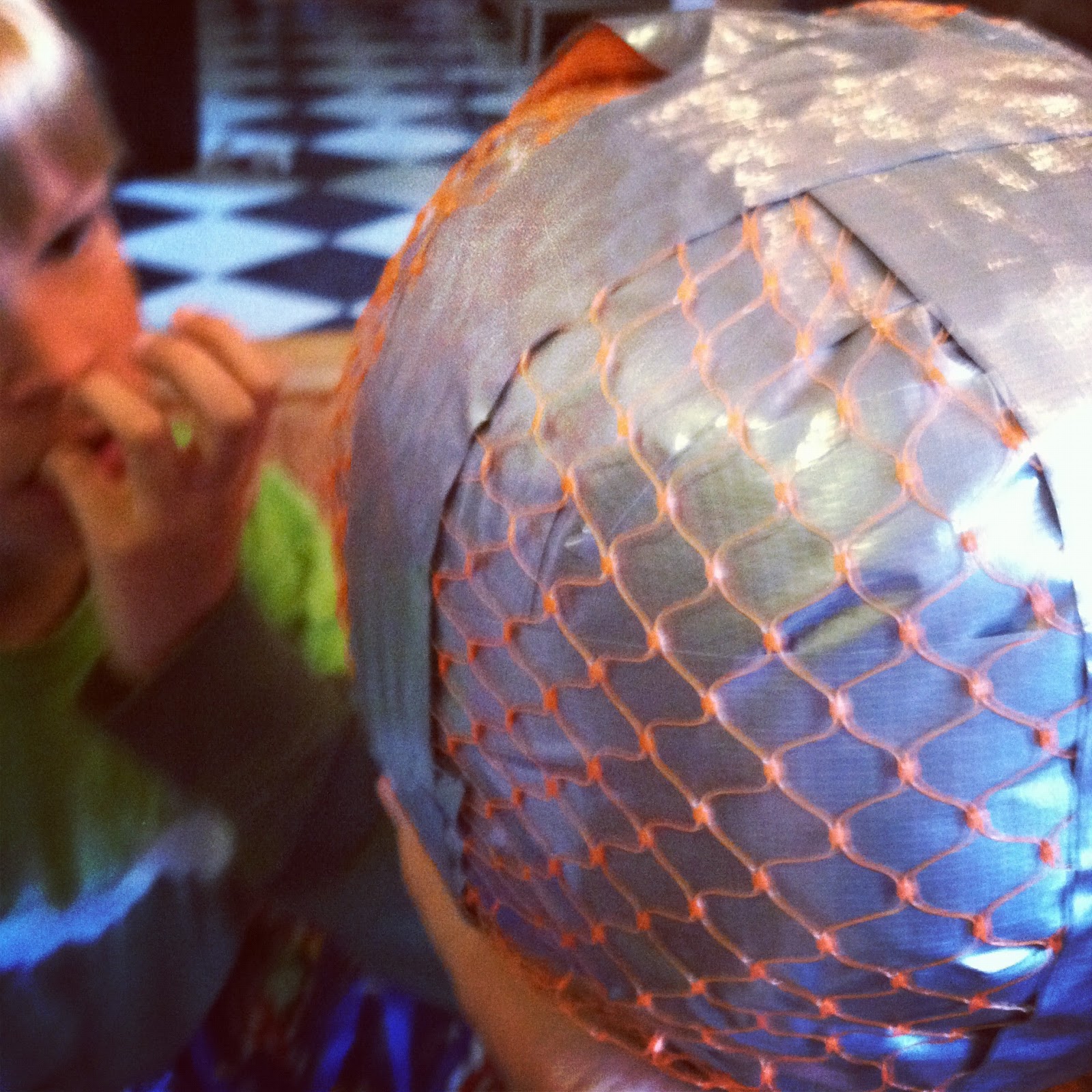 mamascout: make a recycled bag ball