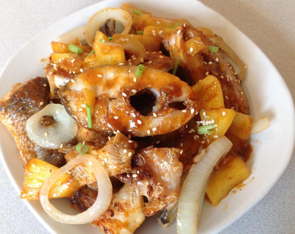 MaMa Ko's Kitchen 高妈妈小天地: Tom Yam Fish 泰式酸辣Tom Yam黃梨魚