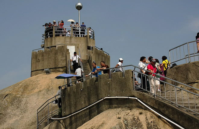Overview the sea of clouds on the Sunlight Rock | China Tours Online Blog