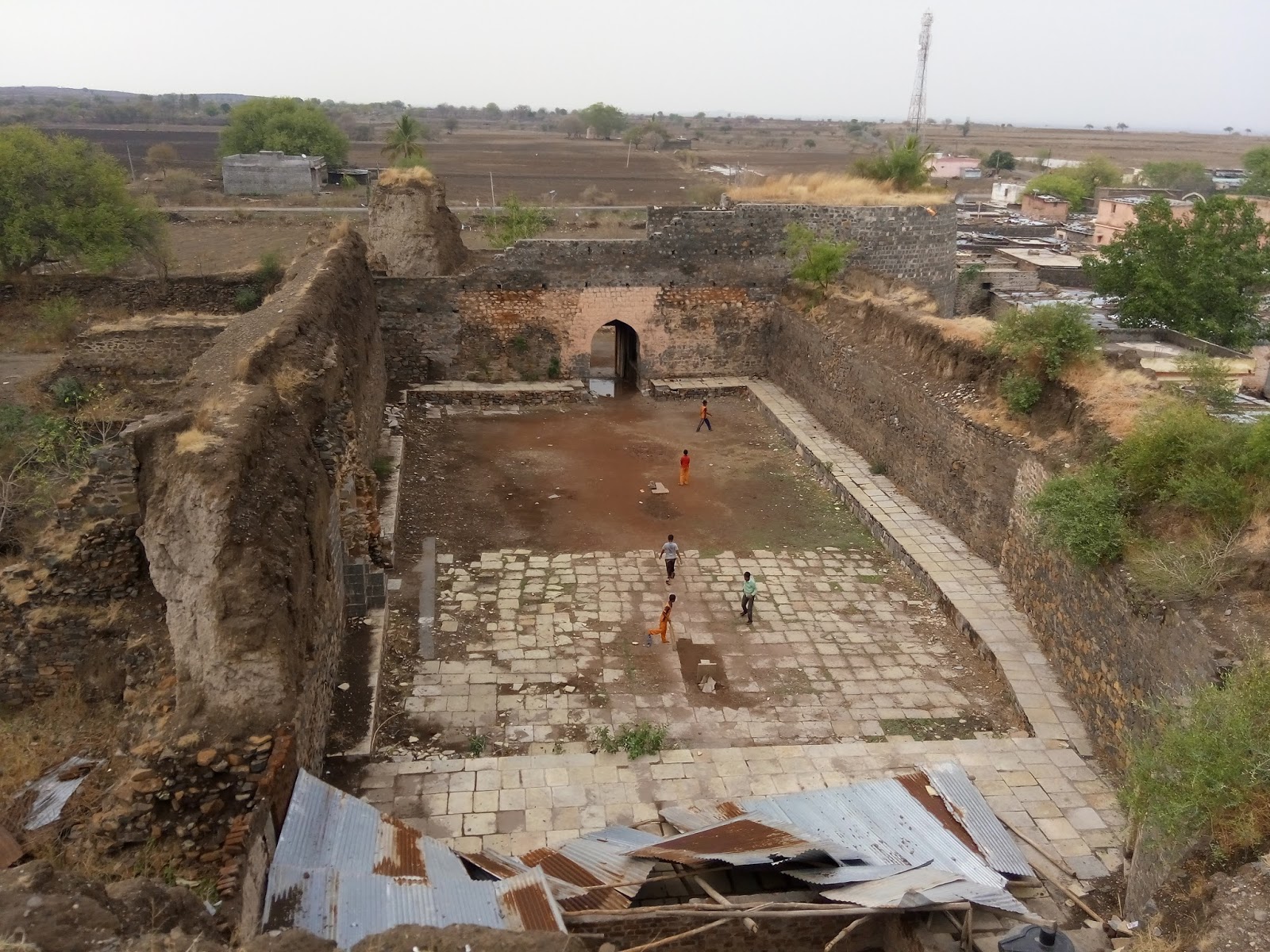 Dhotri Fort at Dhotri Village near Solapur | The journey of a thousand ...