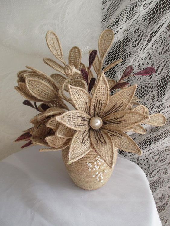 Aprende cómo hacer hermosas flores de yute o de tela arpillera ...